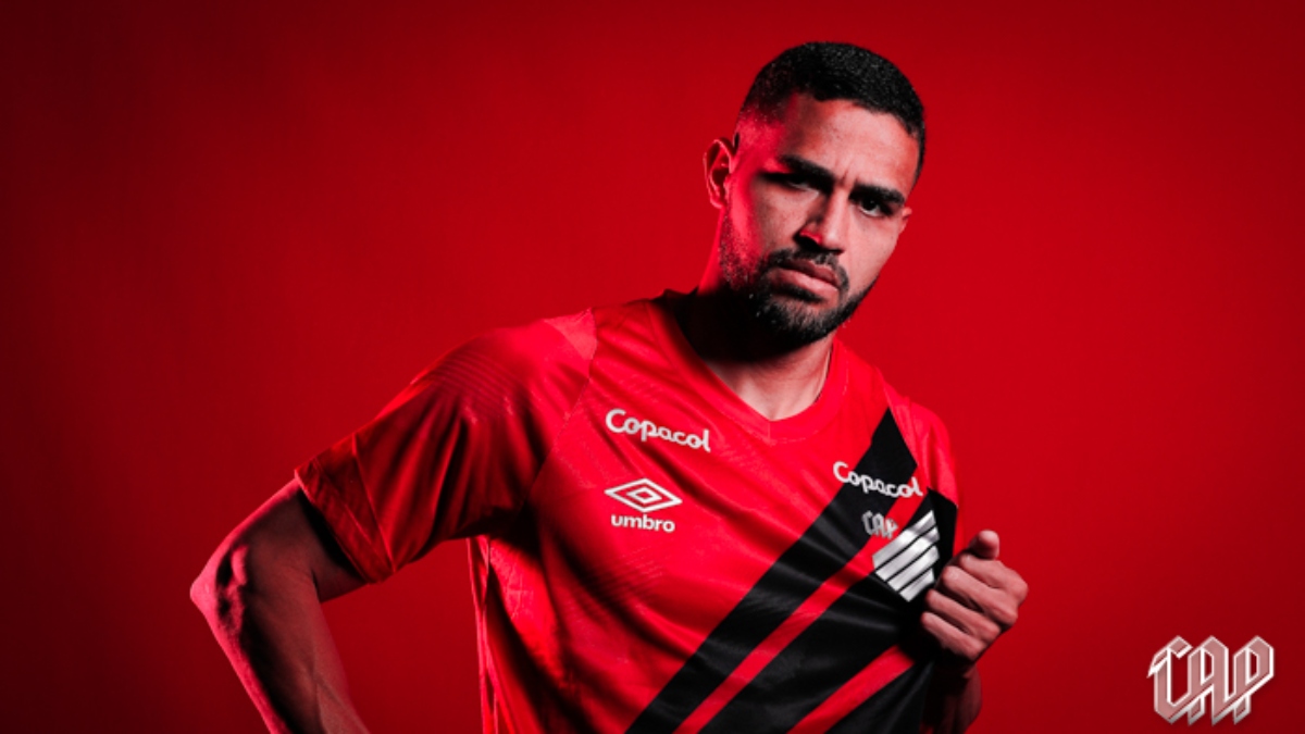 Alan Kardec é oficializado como o novo atacante do Athletico-PR