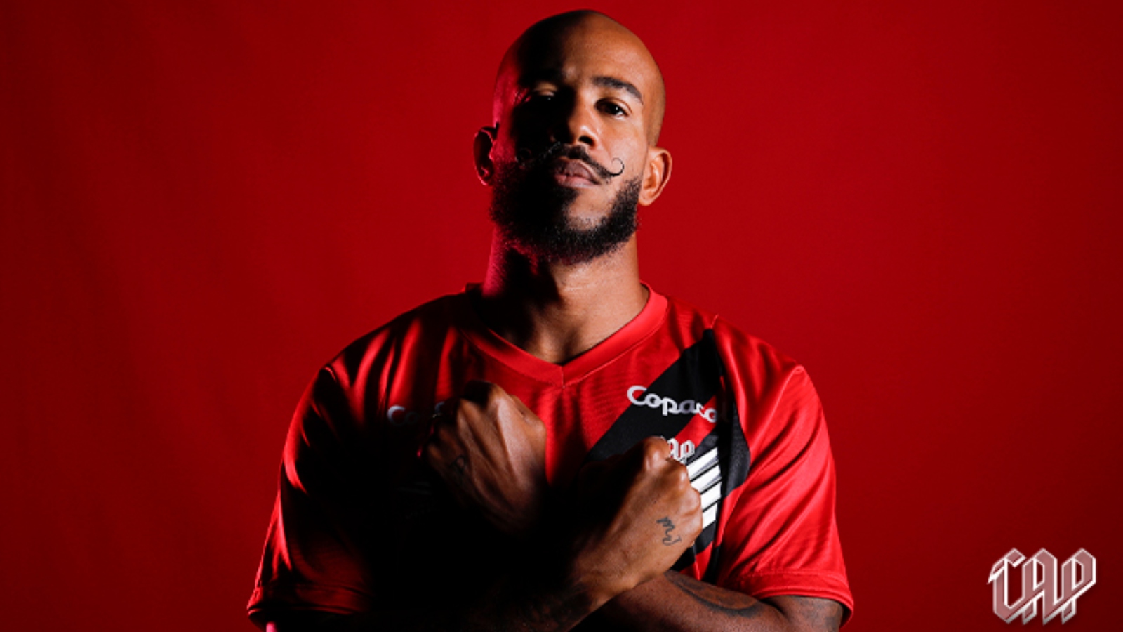 Patrick é oficializado pelo Athletico-PR e quer cavar lugar: "Só tem ...