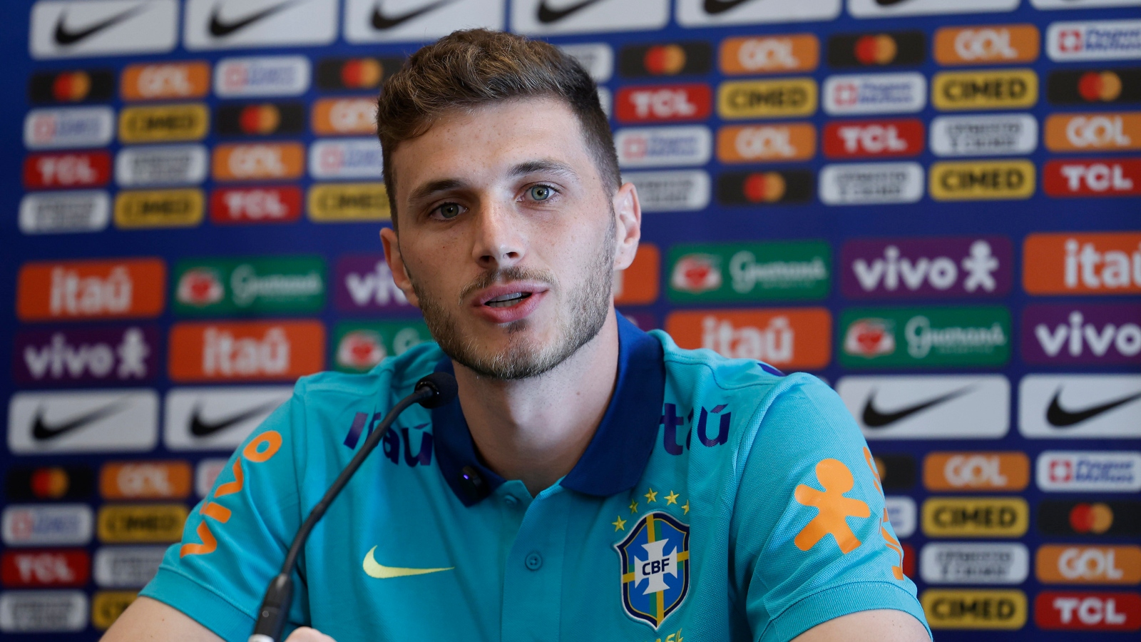 Jornalista perde a cabeça e 'humilha' ex-Athletico-PR Bento: "Goleiro ...