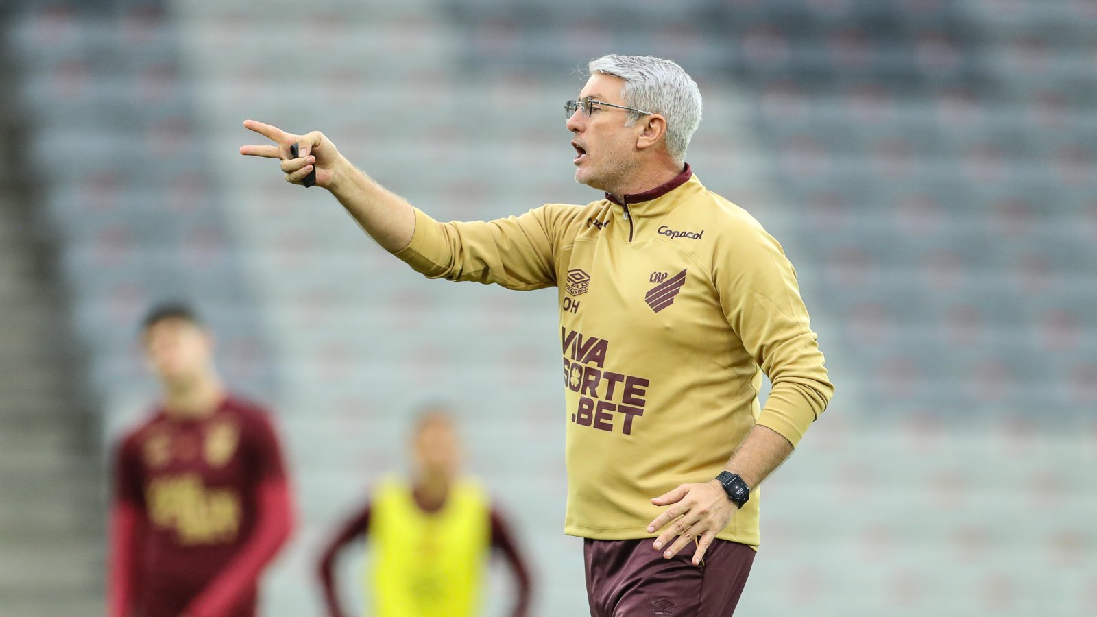 Odair Hellmann ‘dá a vida’ e toma decisão inusitada no Athletico-PR: “Entrega”