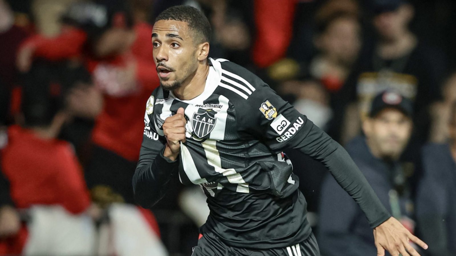 NOVAS! Athletico-PR assina com atacante, ingressos para Athletiba, dois zagueiros no radar