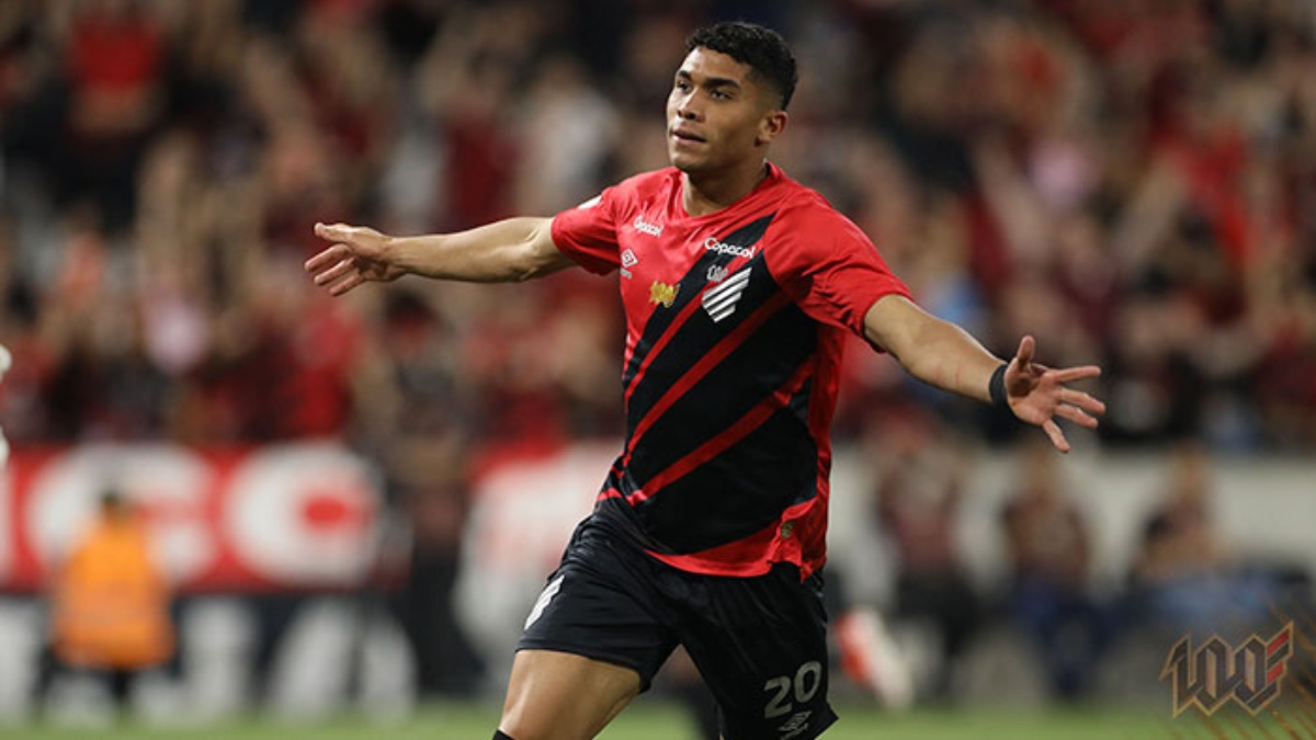 Julimar volta a treinar com bola no Athletico-PR com recado a Odair ...
